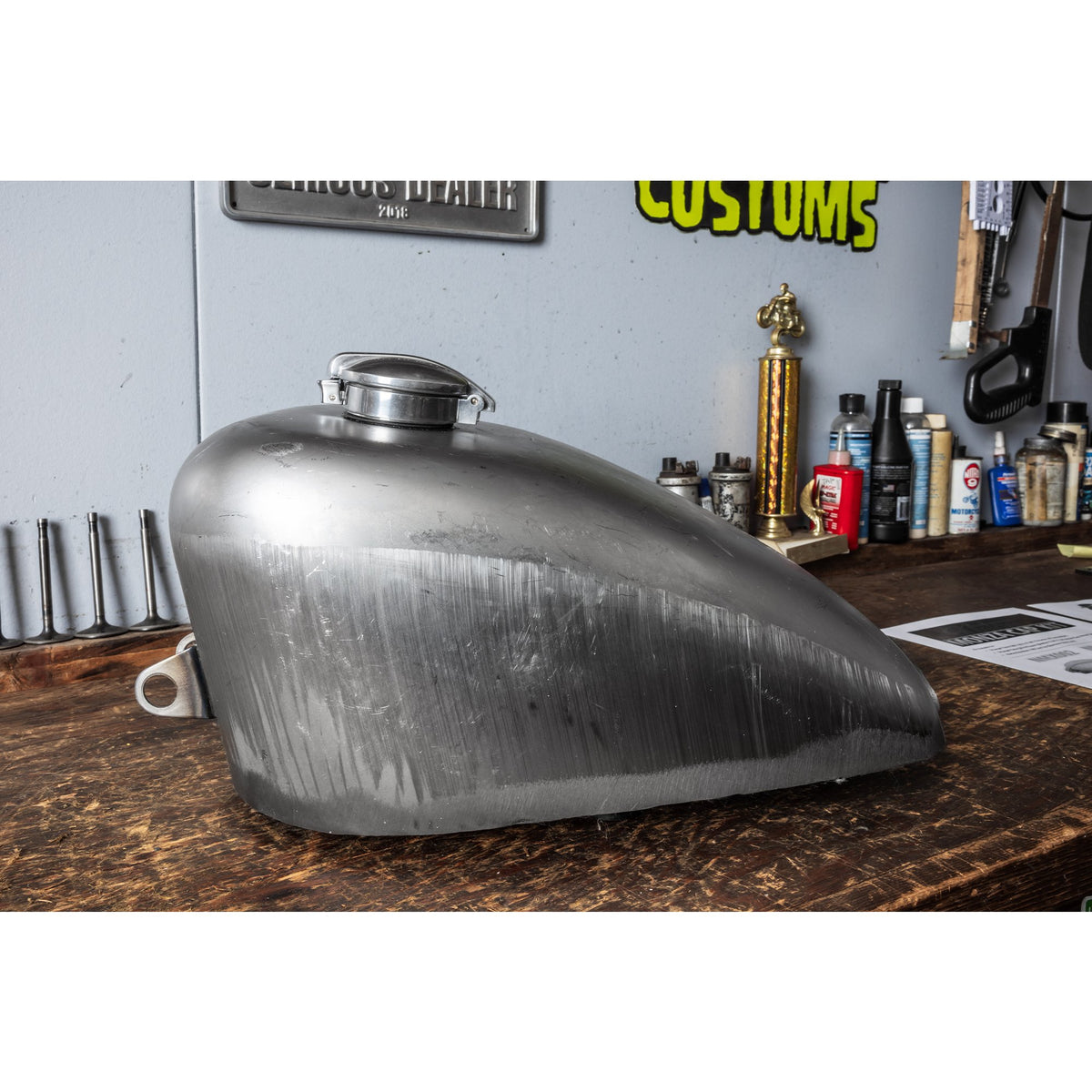 Motone Monza Flip-Up Gas Cap - Polished Aluminum - 2.5" Diameter ...