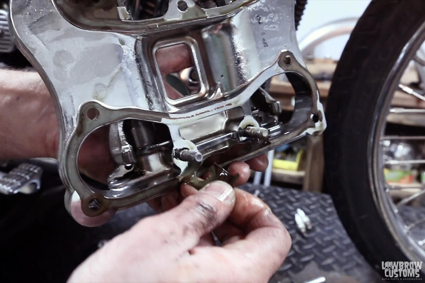 Video: How-To Fix A Leaky Rocker Box Gasket on Harley-Davidson Sportst ...