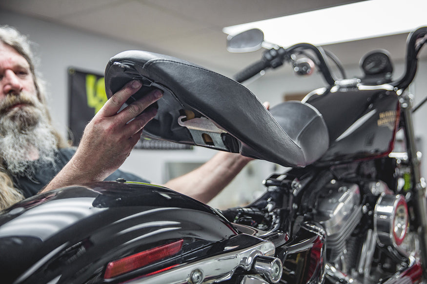 How To Install Custom Le Pera Seat & Biltwell Banana Seat – Lowbrow Customs